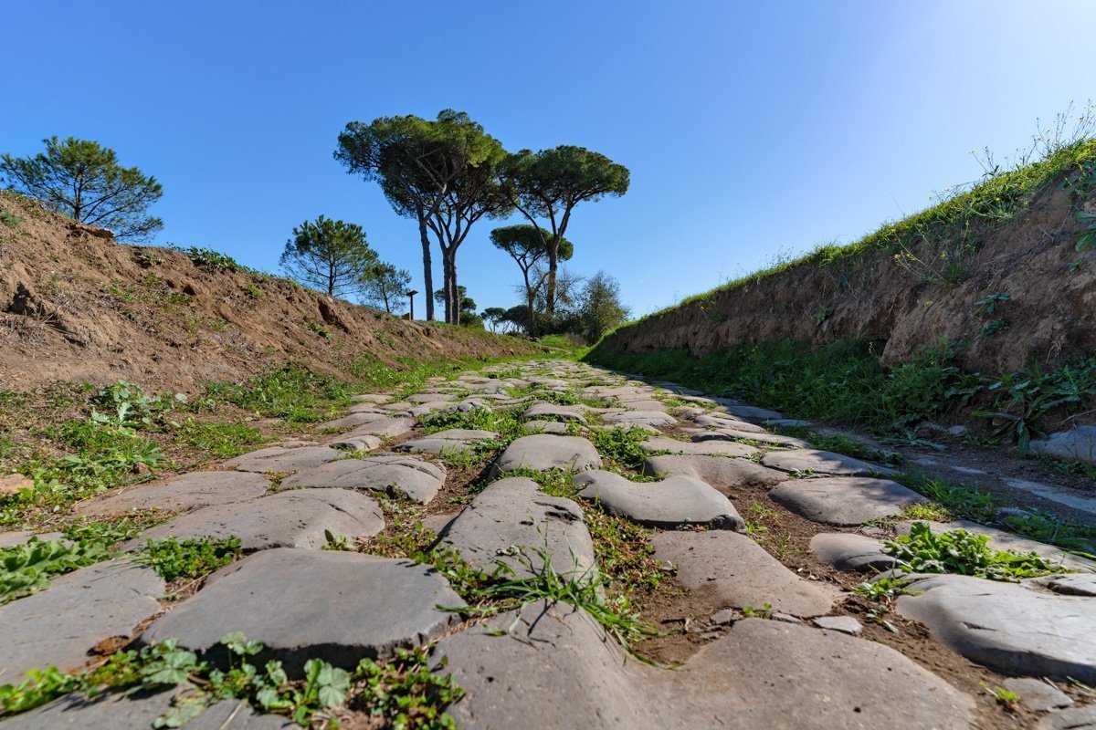 Marcher sur la Via Appia à Rome